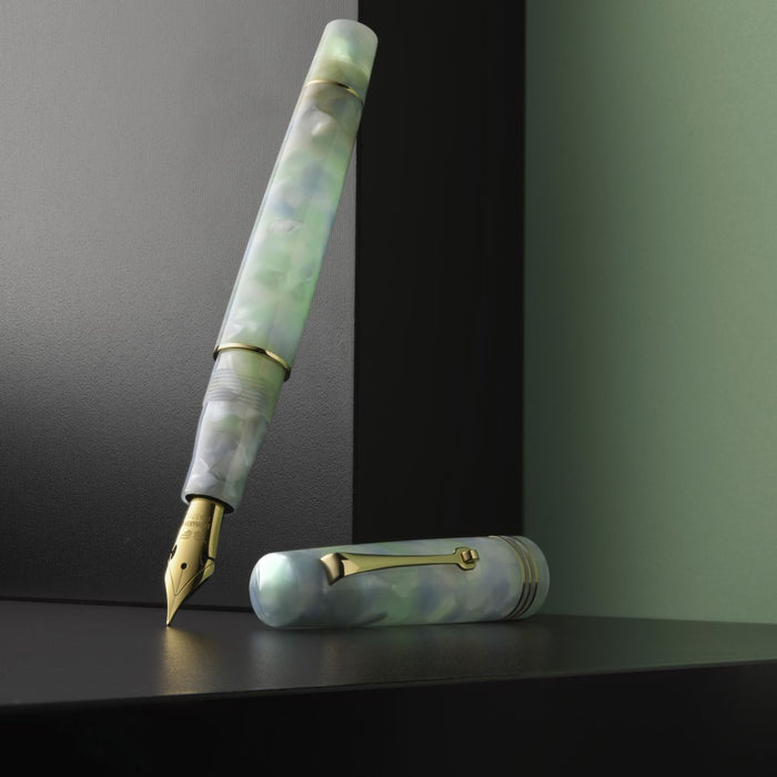 Leonardo Momento Zero Artica Fountain Pen – Gold Trim