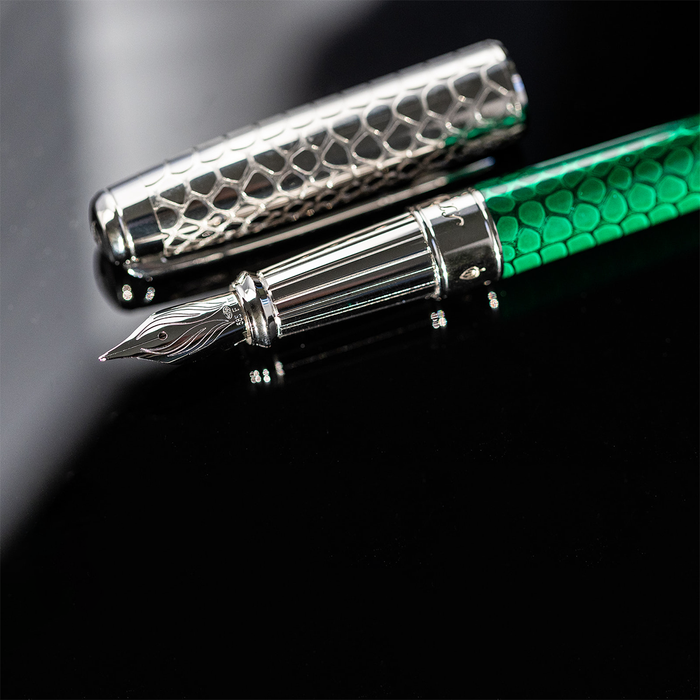S T Dupont Line D Fountain Pen - Wild Eternity - Green Snake Skin (Lar