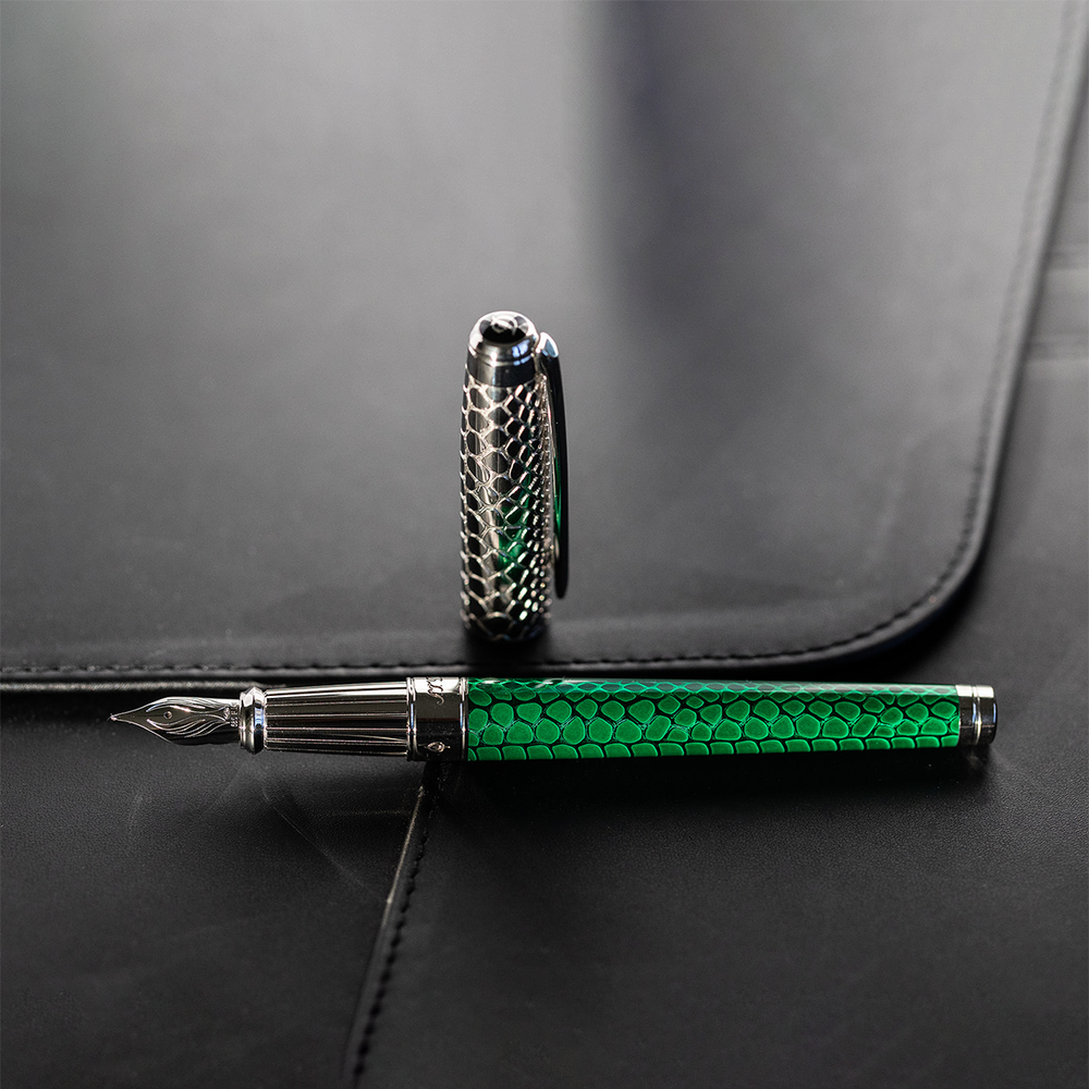 S T Dupont Line D Fountain Pen - Wild Eternity - Green Snake Skin (Lar