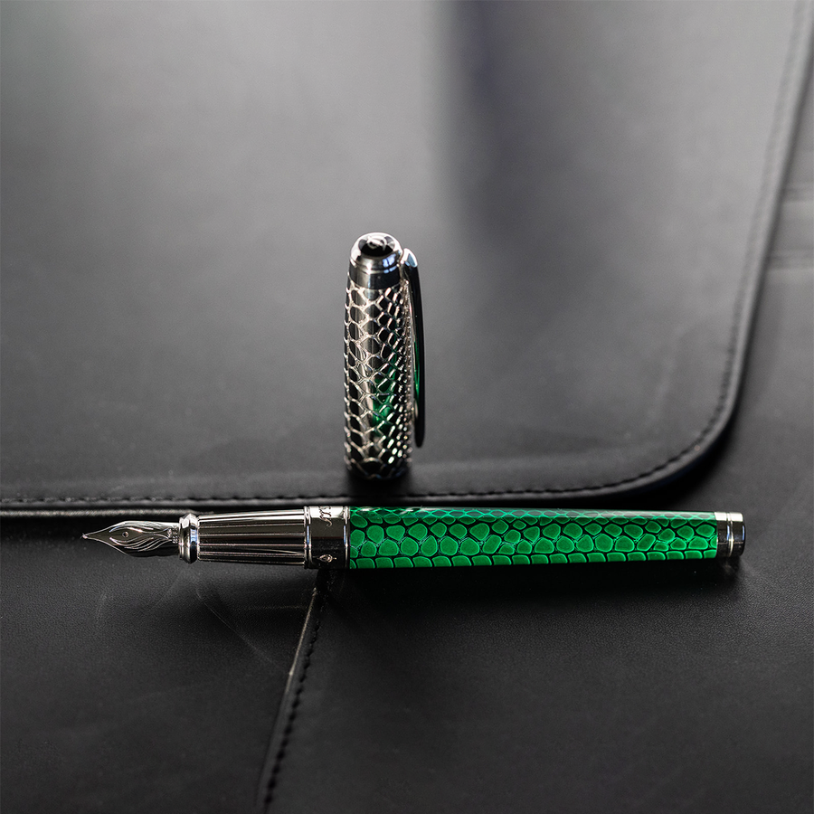 S T Dupont Line D Fountain Pen - Wild Eternity - Green Snake Skin (Lar