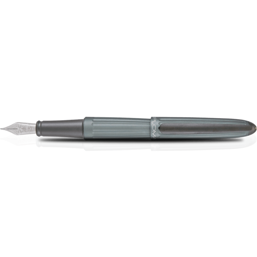 Diplomat Aero Fountain Pen - Grey - Broad / 14K Gold - Pen Boutique Ltd