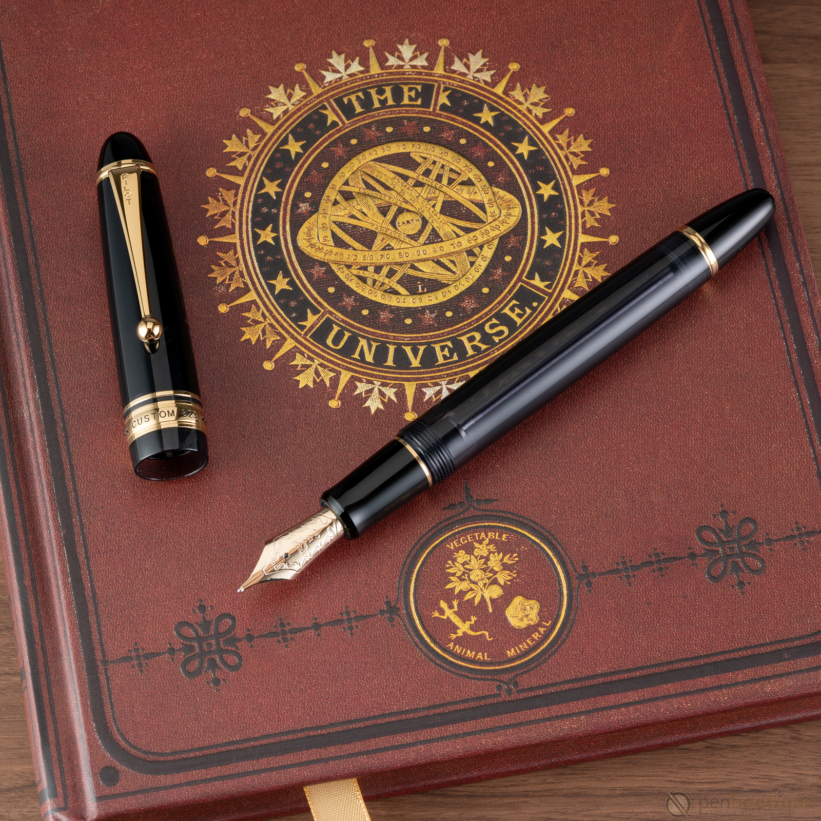 Pilot Custom 823 Fountain Pen Smoke – 14K Gold Nib Vacuum Filler